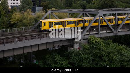 Berlin, Germany. 09th Sep, 2022. The Brandenburg Gate is illuminated in ...