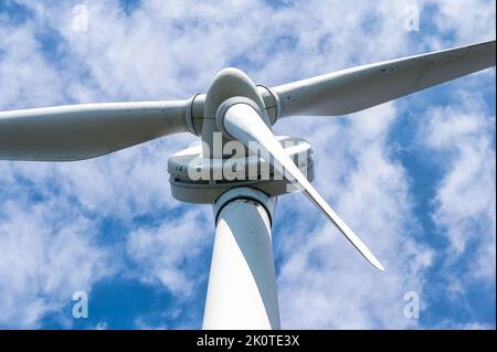 Known as the Toronto WindShare ExPlace turbine, the wind turbine in ...