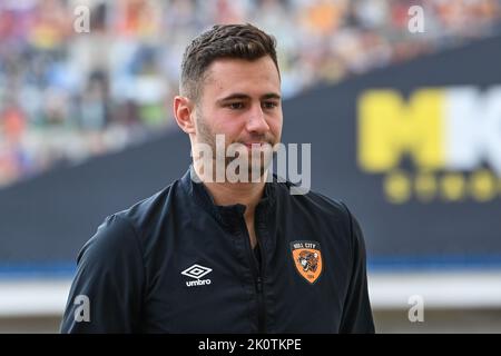 Nathan Baxter #13 of Hull City warms up during the Sky Bet Championship ...