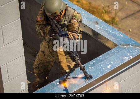 Army National Guard officer candidates, enrolled in the Washington Army ...