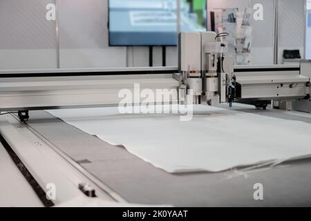 Digital cutting and creasing plotter - cnc flatbed cutter at factory ...