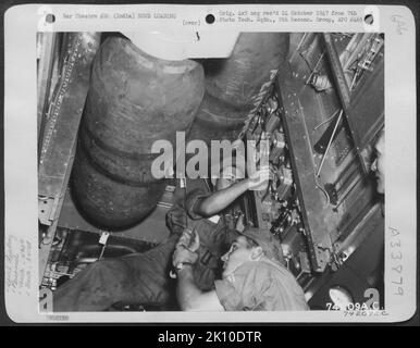Aircraft, Burma, India &BOMBLOADING War Stock Photo - Alamy
