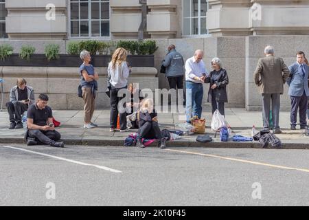 London, UK. 14th Sept, 2022. Some of the first people are allowed to ...