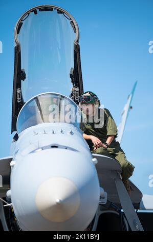 U.S. Marine Corps Master Gunnery Sgt. Kevin Boggs, the Recruiting ...