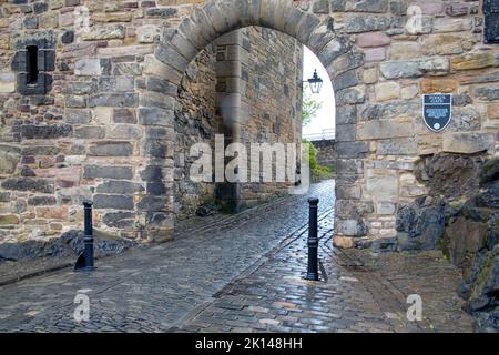 foogs gate entrance to edinburgh castle scotland Stock Photo - Alamy