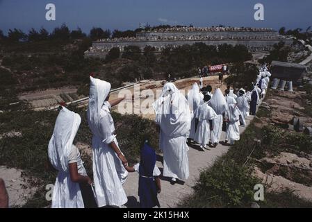 Traditional Chinese funeral procession Stock Photo - Alamy