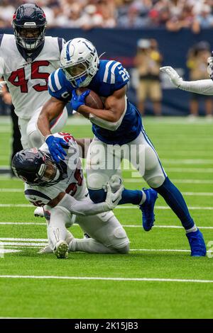 Indianapolis Colts running back Jonathan Taylor (28) in action against ...
