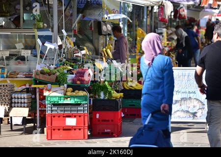 The well-known Brunnenmarkt Market on the Yppenplatz in Vienna Stock ...