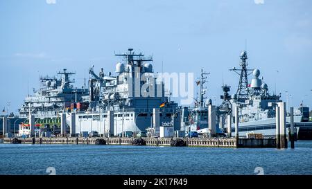 Wilhelmshaven, Germany. 16th Sep, 2022. Container ships are moored at ...