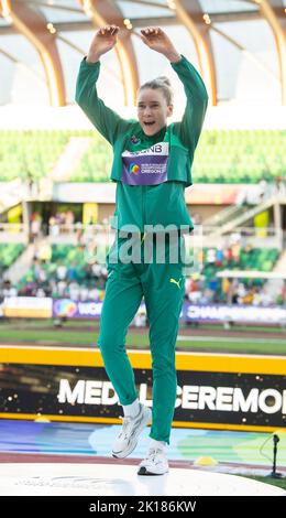 Eleanor Patterson of Australia gold medal presentation for the women’s ...