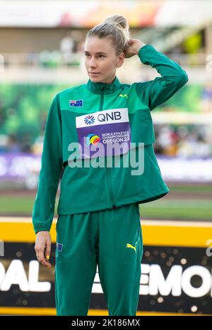 Eleanor Patterson of Australia gold medal presentation for the women’s ...
