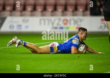 James Bentley of Leeds Rhinos goes over for his second try Stock Photo ...