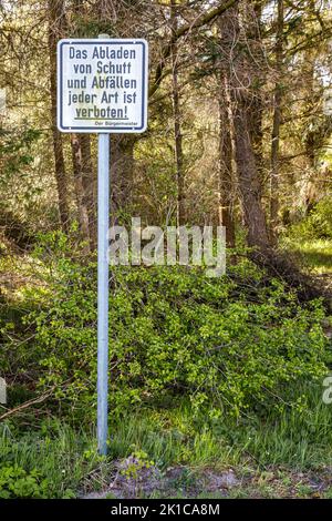 Unloading of debris prohibited Stock Photo - Alamy