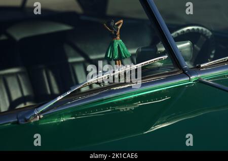 Classic car, vintage car, Hawaii hula dancer, figure on the dashboard ...