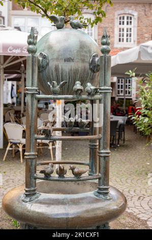 Aachen september 2022 The Mösche fountain on Münsterplatz Stock Photo ...