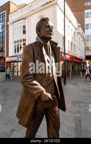 Brian Epstein statue by Andy Edwards in Liverpool City Centre Stock ...
