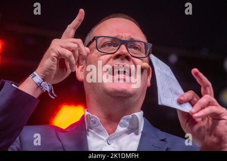PVDA - PTB chairman Raoul Hedebouw delivers a speech at the new year's ...