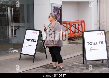 people joining the queues along the banks of the River Thames to pay ...