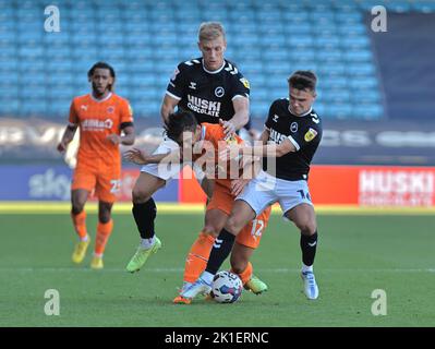Jamie Shackleton #17 of Leeds United arrives at The MKM Stadium ahead ...
