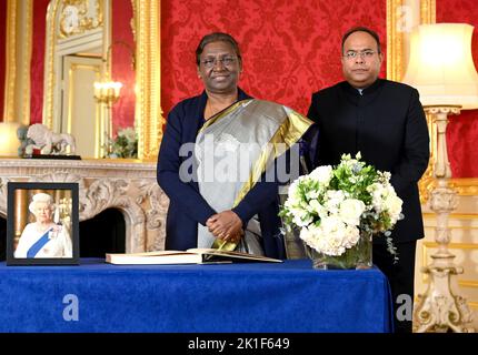 The President of India, Droupadi Murmu and Acting High Commissioner ...