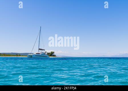 catamaran sailing in ocean. paradice at sea. Blue sky and turquoise ...