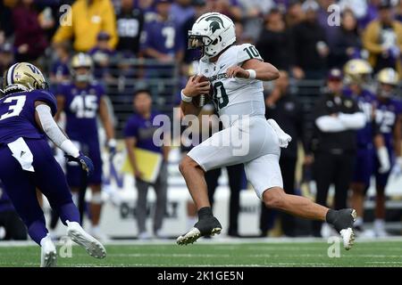 Michigan State quarterback Payton Thorne (10) warms up before an NCAA ...