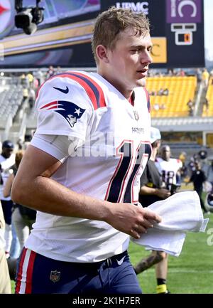 New England Patriots quarterback Mac Jones (10) plays against the ...