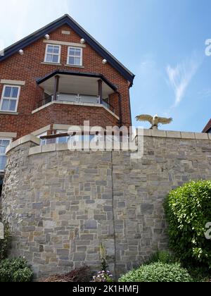 Modern housing of Hamble, Hampshire, UK Stock Photo - Alamy
