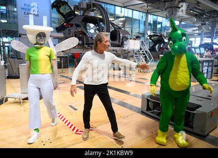 Dresden, Germany. 19th Sep, 2022. The dragon Tabaluga (l) leads the ...
