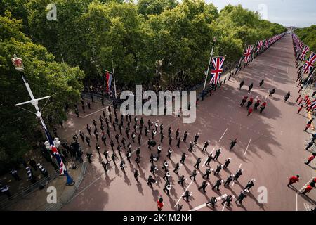 The coffin procession heads down the Mall towards Wellington Arch ...