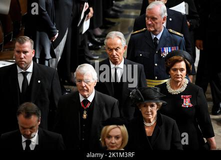 The funeral of Queen Alexandra, wife of King Edward VII: A general view ...