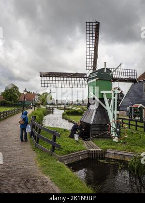 Dutch Windmills in Green Heart of Holland: Molenviergang Aarlanderveen ...