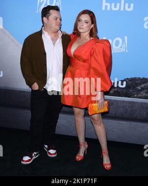 Rachel Bloom, Dan Gregor arrives at Hulus Original Series REBOOT ...