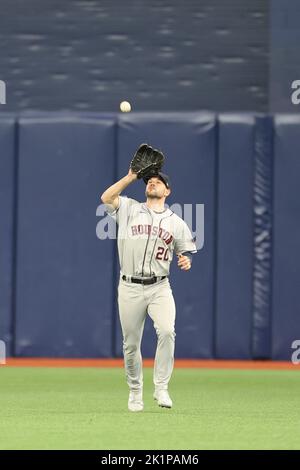 Houston Astros left fielder Chas McCormick (20) runs to the dugout ...