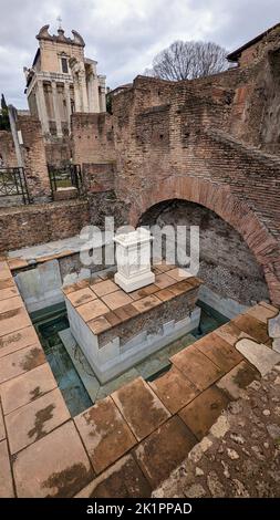 Lacus Juturnae, Rome, Italy Stock Photo - Alamy