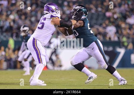 Minnesota Vikings offensive tackle Brian O'Neill (75) and linebacker ...