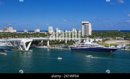 The intercoastal waterway and the cruise ship channel in Fort ...