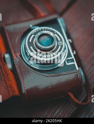 Old vintage camera, Prontor II Stock Photo - Alamy