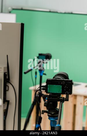 Green screen, behind the scenes Stock Photo - Alamy