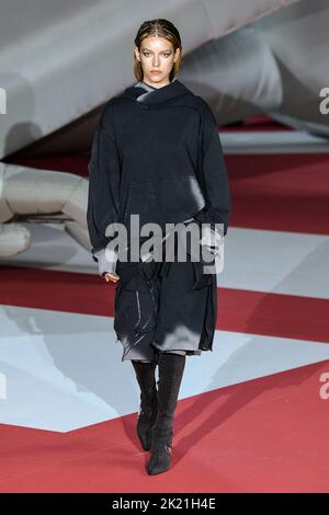 Milan, Italien. 21st Sep, 2022. FENDI SS23 runway during Milan fashion ...