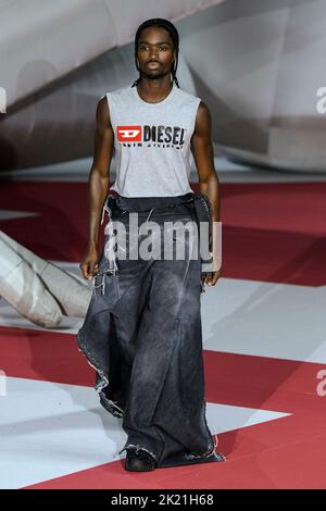 Milan, Italien. 21st Sep, 2022. FENDI SS23 runway during Milan fashion ...