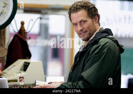 JAMES TUPPER, MEN IN TREES, 2006 Stock Photo - Alamy