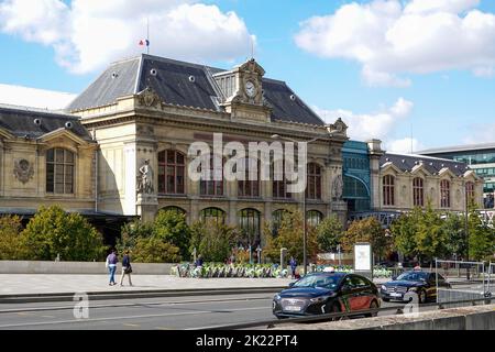 Austerlitz Railway station in Paris Stock Photo - Alamy