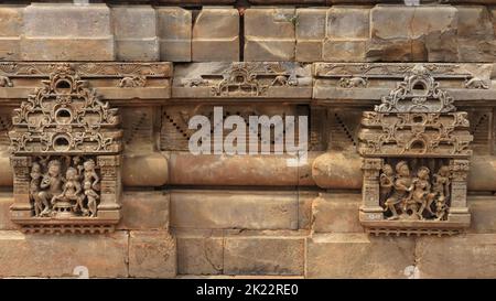 Carved sculptures on the Harshad Mata Temple wall, Abhaneri, Dausa ...