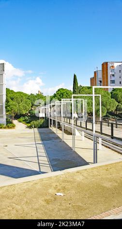 ornamental structures in parallel and with perspective in El Clot park ...