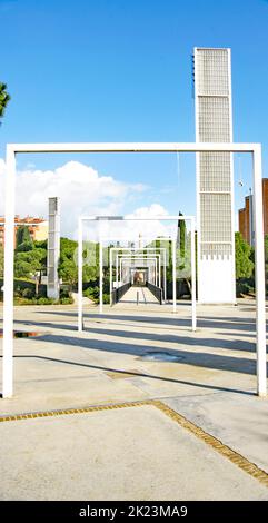 ornamental structures in parallel and with perspective in the Parc ...