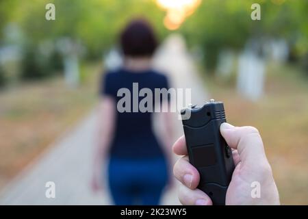 Hand with electric shocker, the criminal catches up with woman for ...