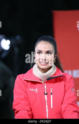 Moderatorin Lea Wagner beim FIS Weltcup Skispringen Qualifikation ...