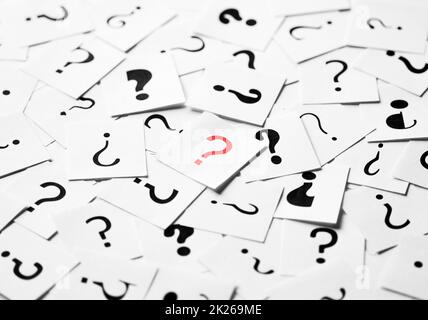 Pile of question mark signs scattered around Stock Photo - Alamy