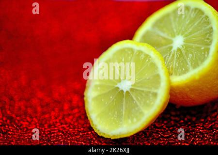 lemon slice on a red shiny enamelled plate Stock Photo - Alamy